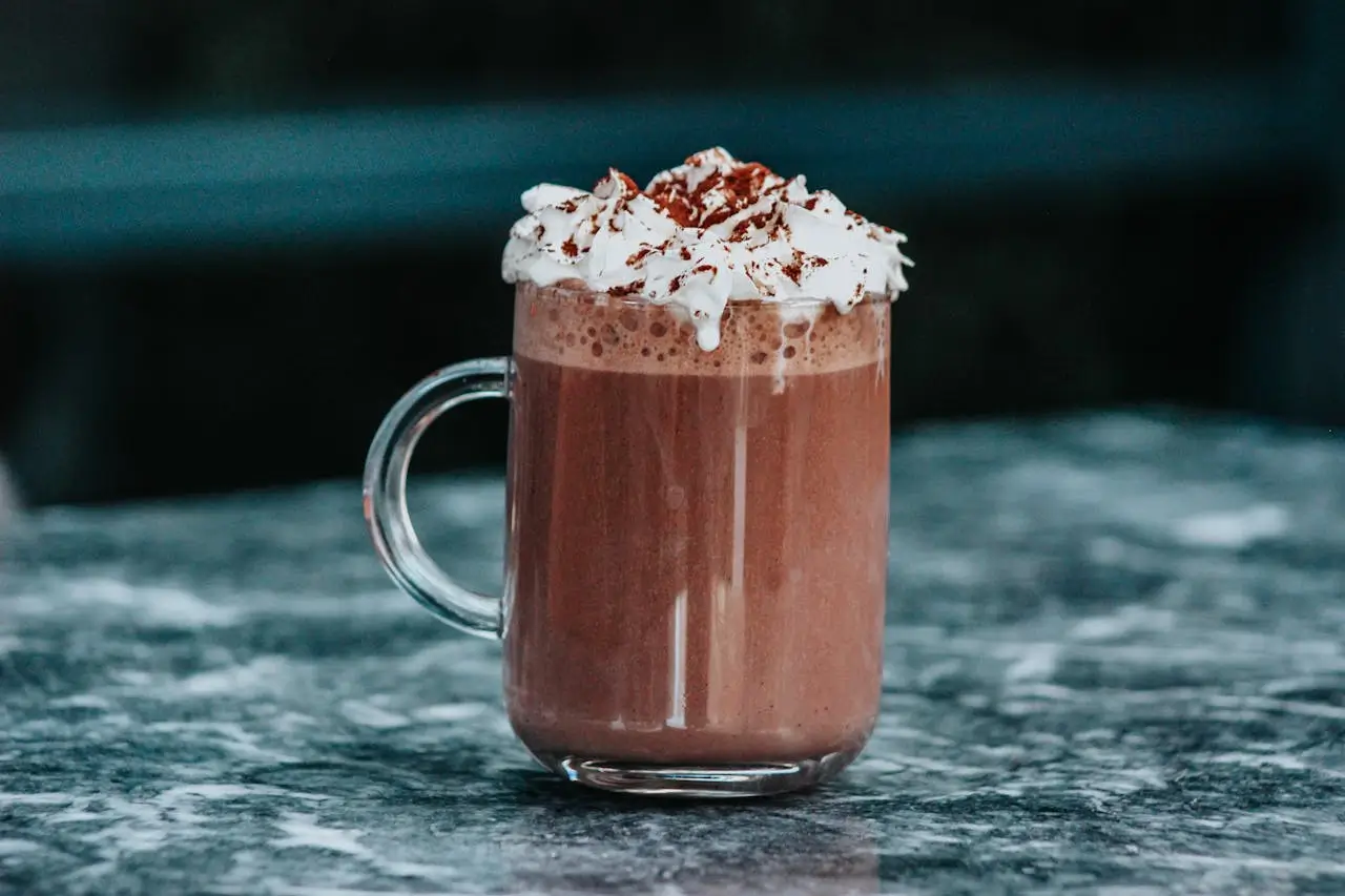 Chocolat chaud avec de l'eau : guide et recette savoureuse